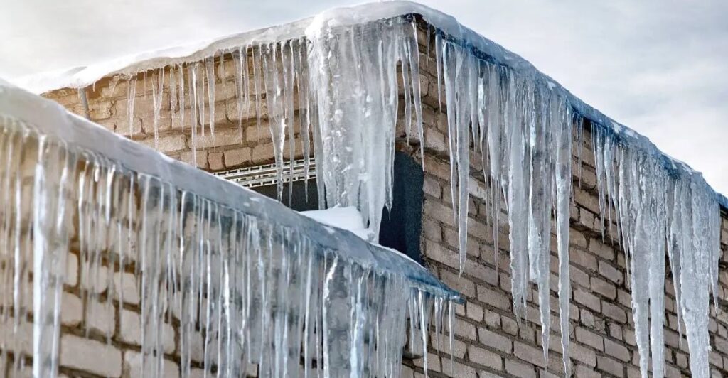 Large Icicles on Your Roof? Try These Five Solutions | Standard